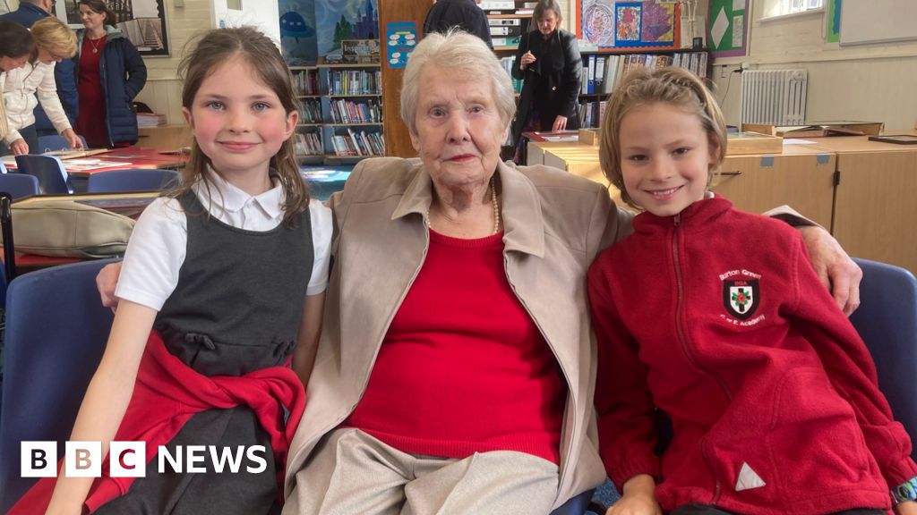 Burton Green ex-pupil's wartime memories as school turns 150 - BBC News