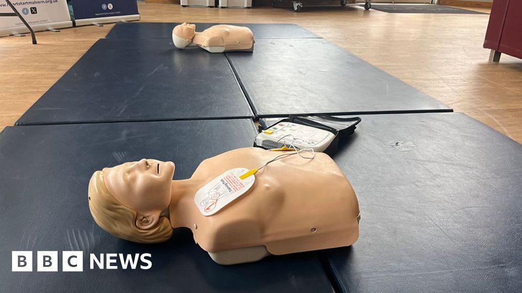 Hull school students learn CPR on Restart a Heart Day