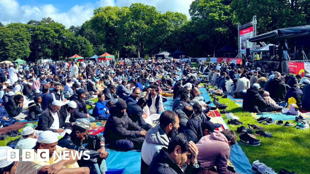 Huge crowd attend Wolverhampton's Eid-al-Adha celebrations - BBC News