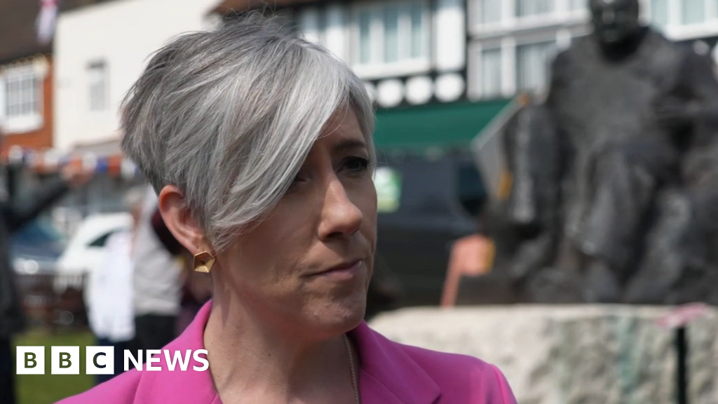 Lib Dems' Daisy Cooper visits Kent ahead of local elections - BBC News