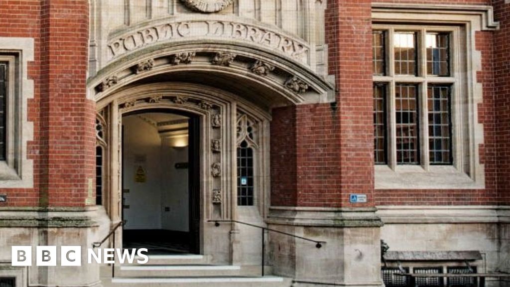 Ipswich County Library marks 100th anniversary - BBC News