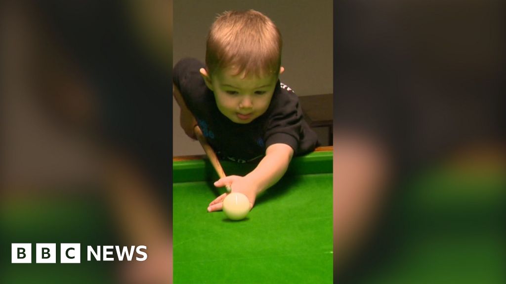Is this two-year-old better at snooker than you? - BBC News