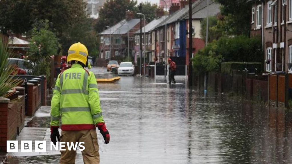 Bootle homes evacuated as flooding hits north-west England - BBC News