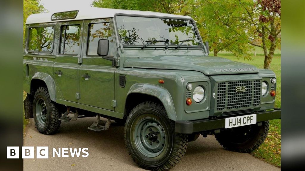 Pulborough: MP's 'much-loved' Land Rover Defender stolen - BBC News