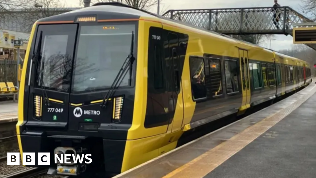 Cost of using older trains on Merseyrail network revealed - BBC News
