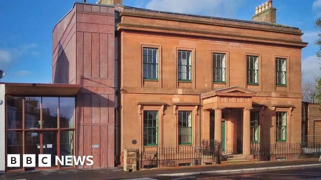 Peter Pan house in Dumfries forced to close its doors - BBC News
