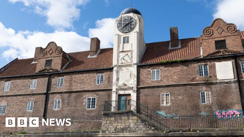 Keelmen's Hospital in Newcastle gets housing planning approval - BBC News