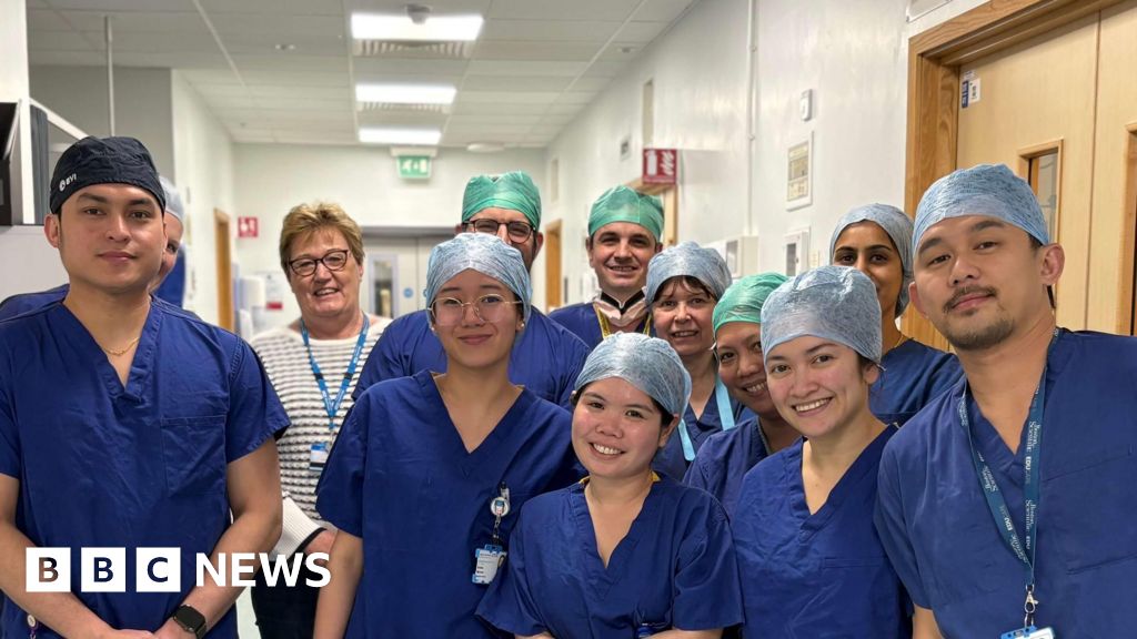 Suffolk hospital's 'Super Saturday' surgeries tackle waiting lists - BBC News