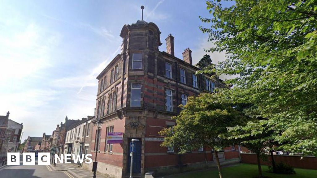Plans approved to turn Sunderland landmark building into flats - BBC News