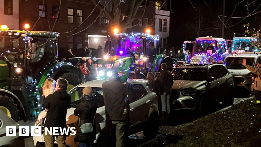 Hertfordshire festive tractor parade to raise cash for charity - BBC News