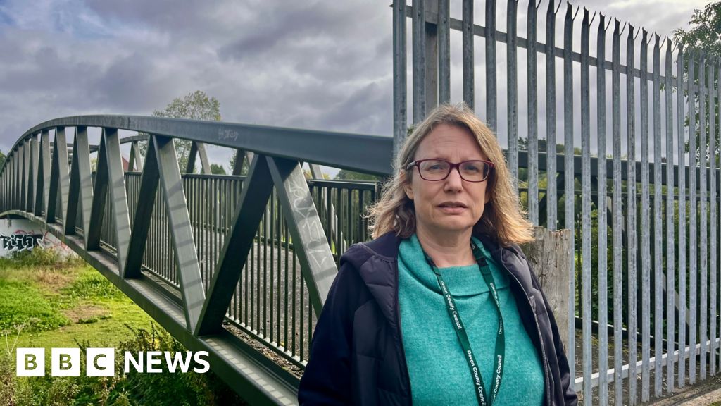 Fears over future of Ottery St Mary's storm-damaged bridge - BBC News