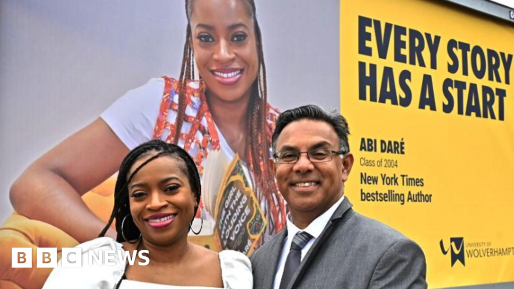 Wolverhampton University celebrates former students' successes - BBC News