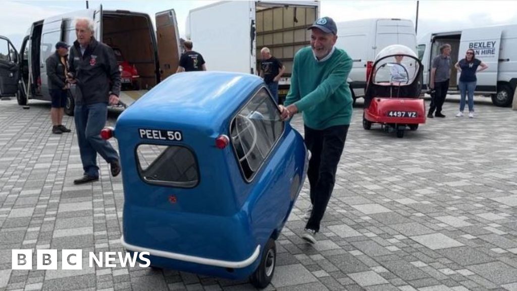Rally featuring Peel-built microcars tours Isle of Man - BBC News