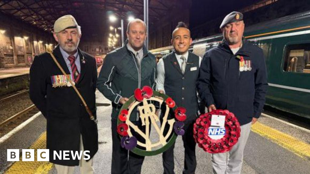 Trains carry poppy wreaths from Cornwall to memorial in London