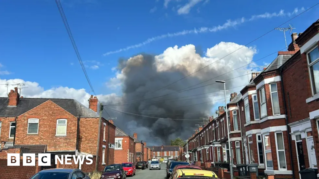Crewe fire evacuation has been hell, says family - BBC News