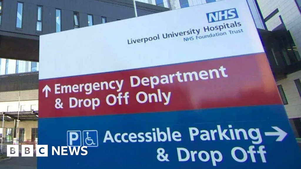 Doctor who praised Hitler in antisemitic rant allowed back to work