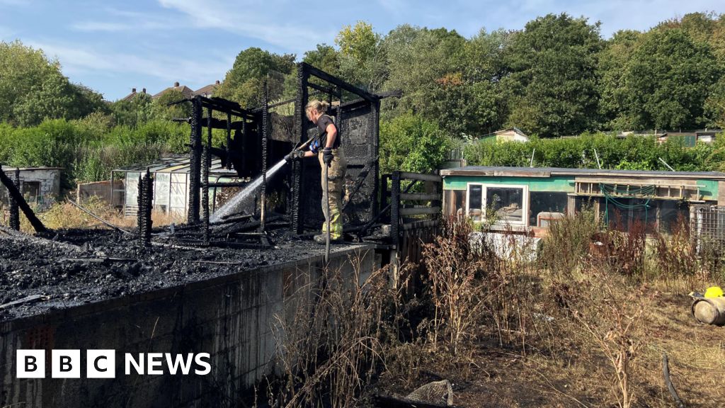 Sheffield fire crews tackle inner-city wildfire