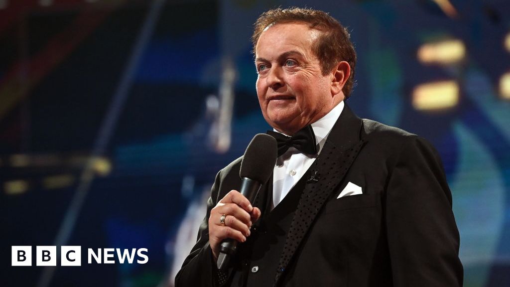 RTÉ: Sport presenter returns car after five years - BBC News