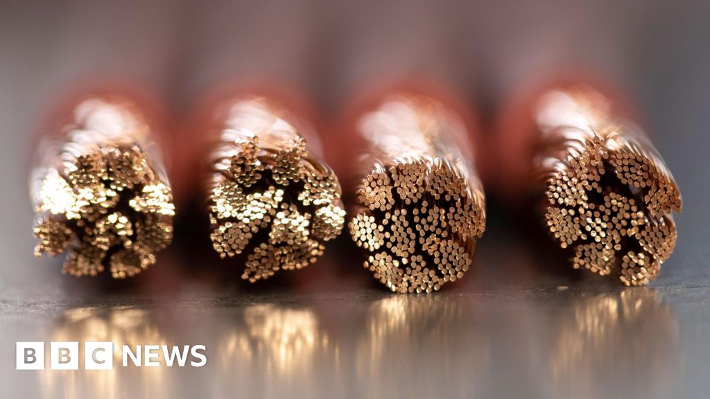 Invisible marker reducing cable theft in Lincolnshire - Openreach - BBC ...