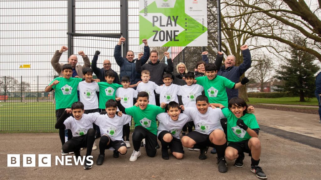 Derby: 'Brilliant' new sports pitch opens in Normanton Park - BBC News