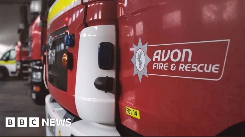 Winterbourne fire: Residents urged to shut windows - BBC News