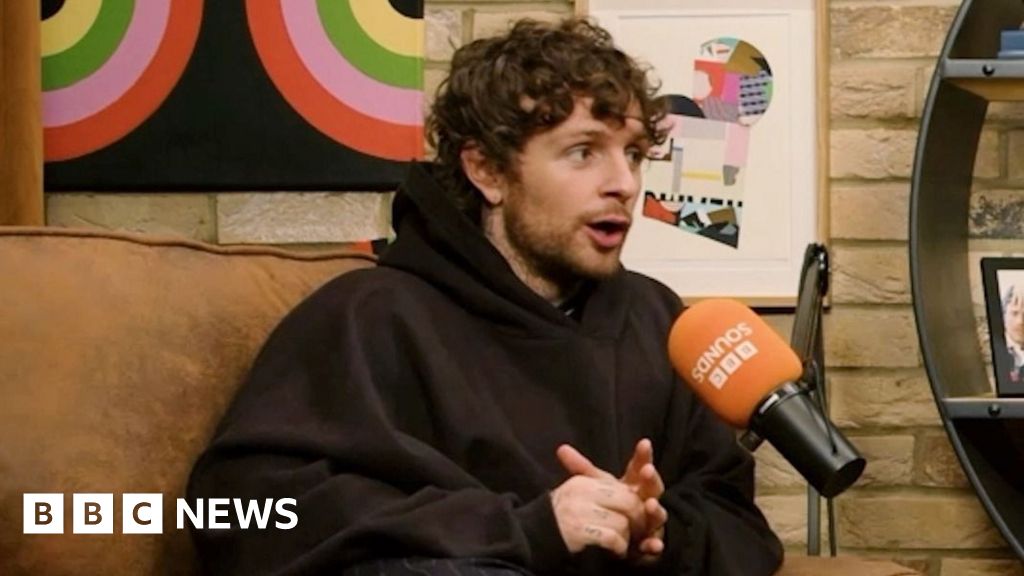 'I'm third wheeling' - Tom Grennan on being a new dad - BBC News