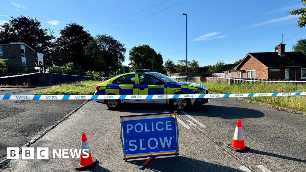 Leicester: Police appeal after three people assaulted