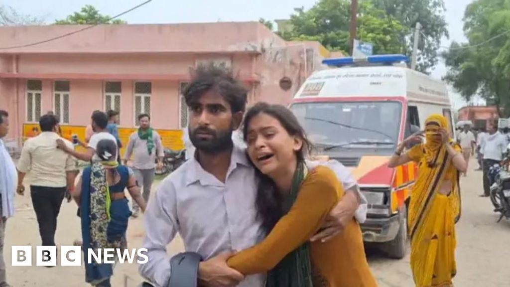 WATCH: Distress as dozens die in India stampede - BBC News