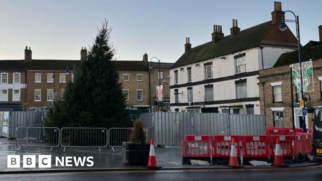 St Neots £15m regeneration has had 'negative impact' on trade - BBC News