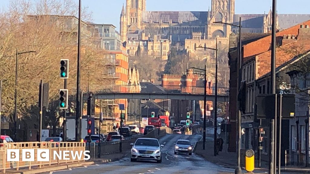Farewell to Lincoln bridge with iconic cathedral view - BBC News