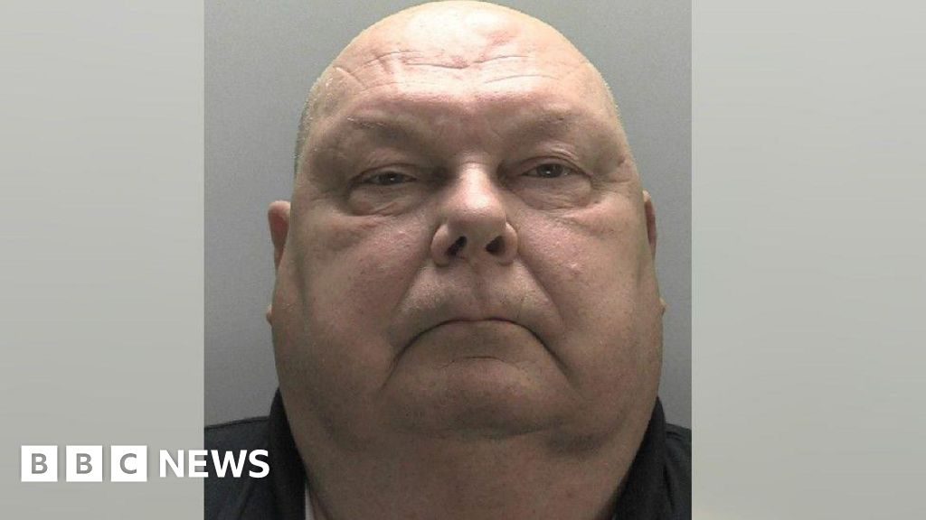 Cornwall man jailed after defrauding couple in will scam - BBC News
