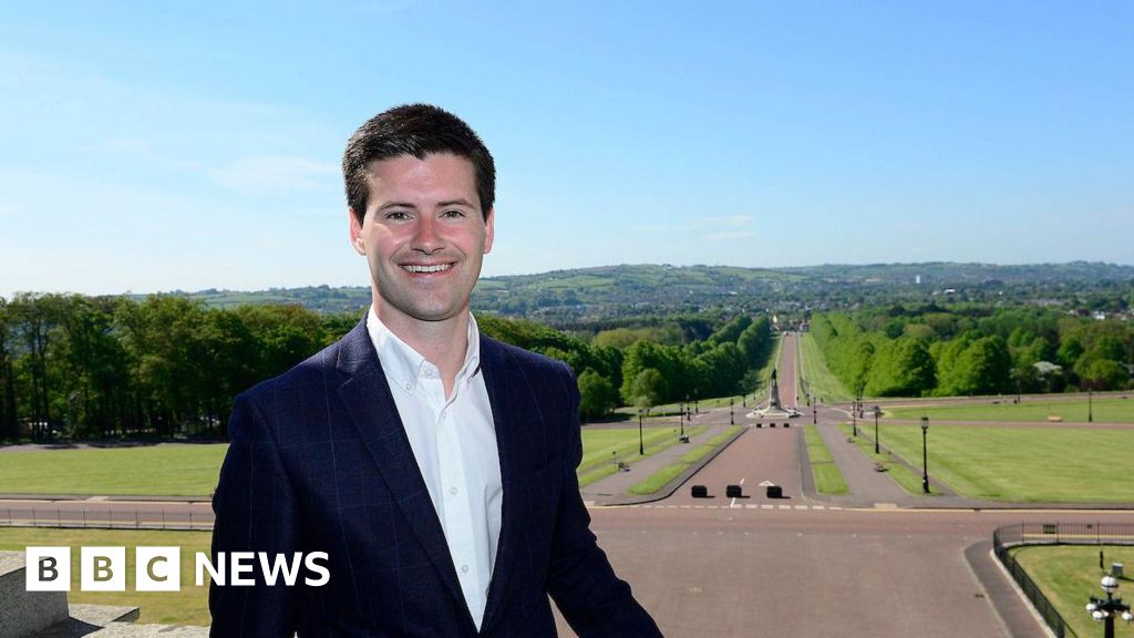 Jonathan Buckley to stand in Lagan Valley for DUP - BBC News