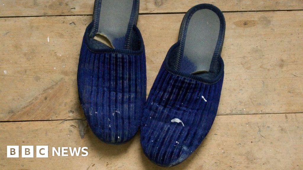 Swapping old slippers for new in Southend to help reduce falls - BBC News