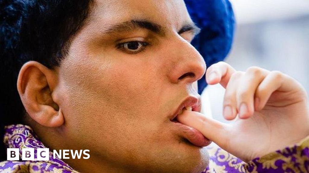 Heswall: 'Shining star' killed when car struck wheelchair - BBC News