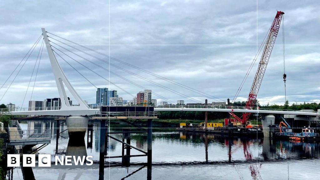 New Govan-Partick bridge installed over River Clyde in Glasgow - BBC News