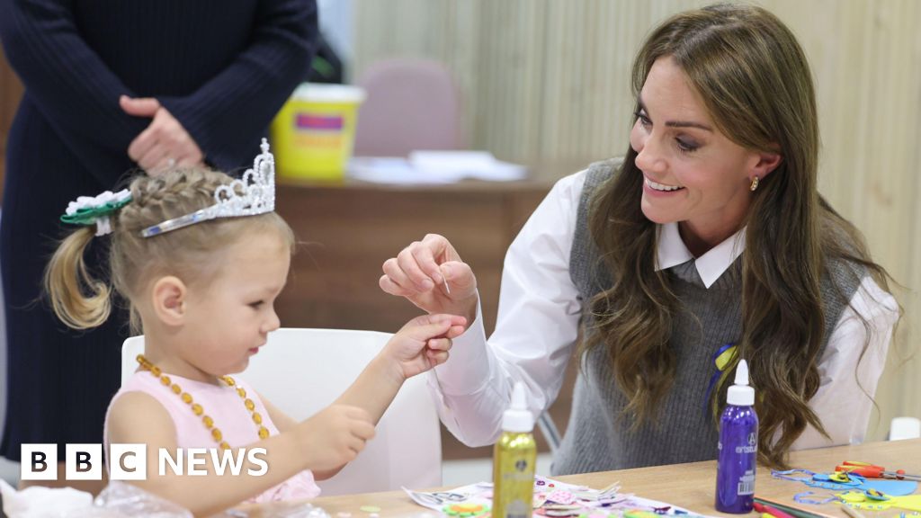 Kate writes message of support on parcel for Ukraine