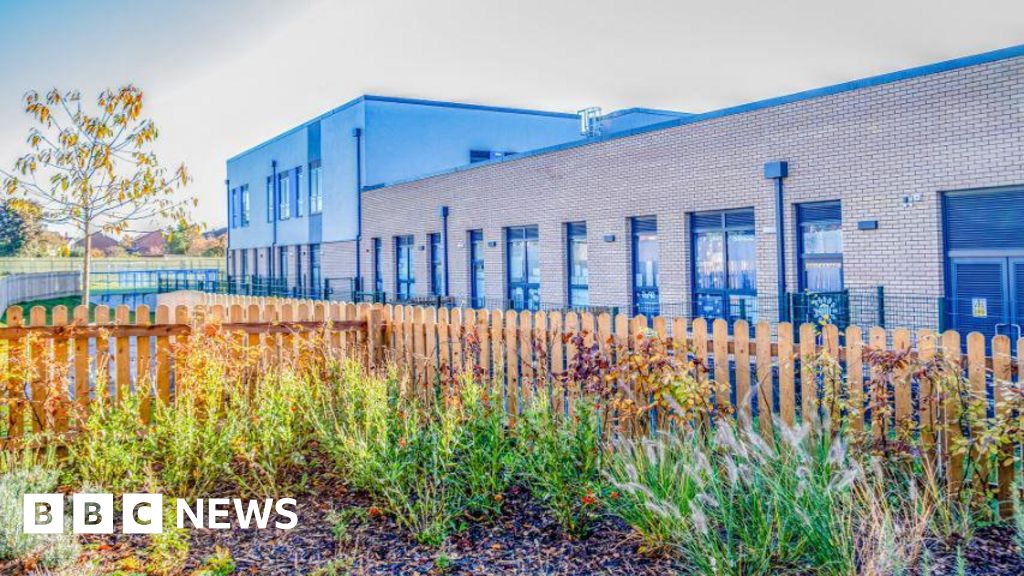 Horncastle special school opens 17 new classrooms - BBC News