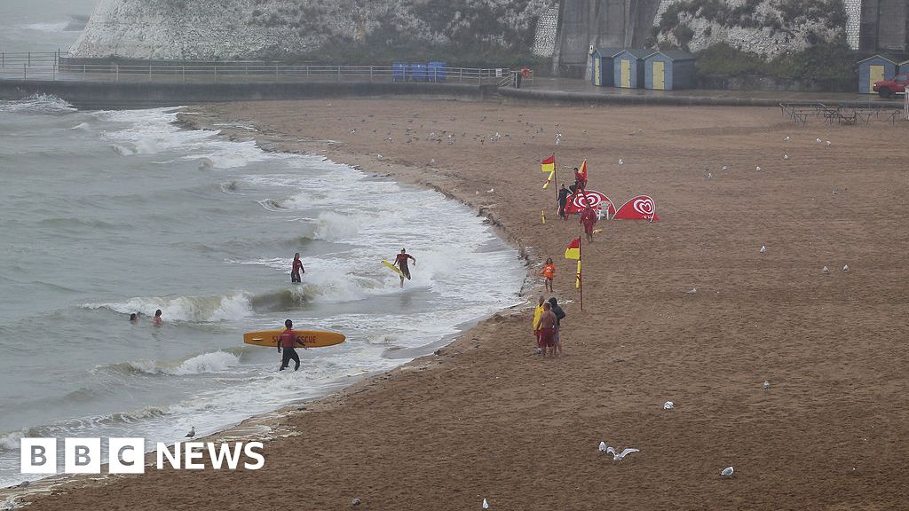 Viking Bay swimmers face second day of pollution warning - BBC News