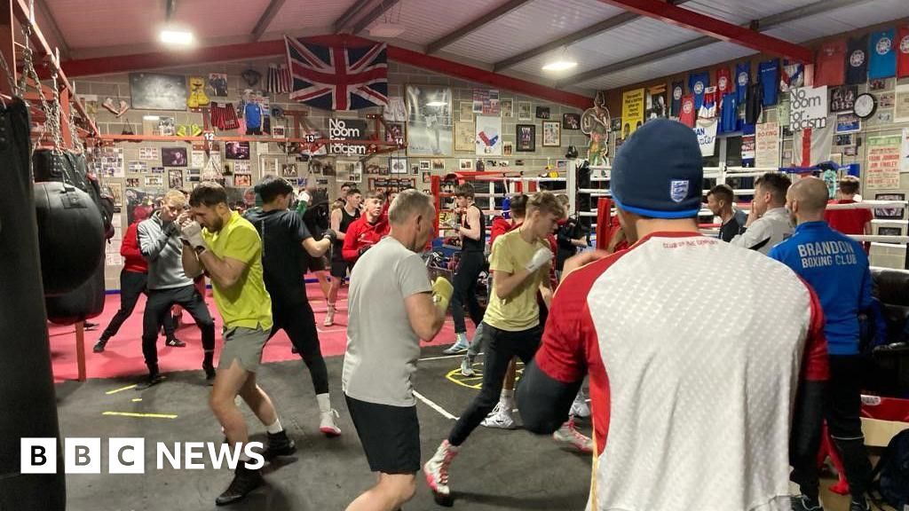 Brandon boxers head to Canada for Brampton Box Cup tournament - BBC News