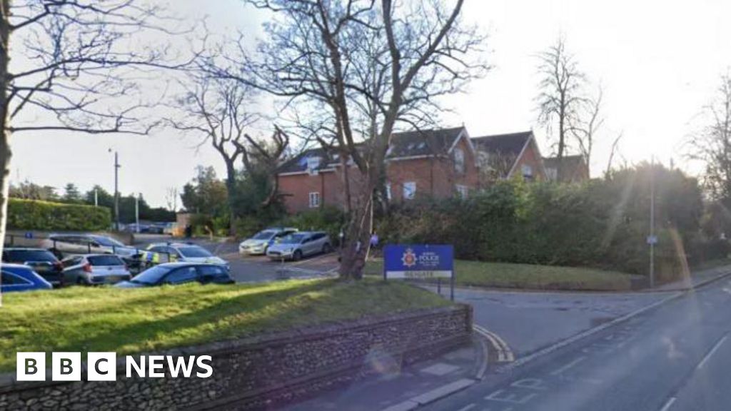 Reigate police station moves due to concrete fears - BBC News
