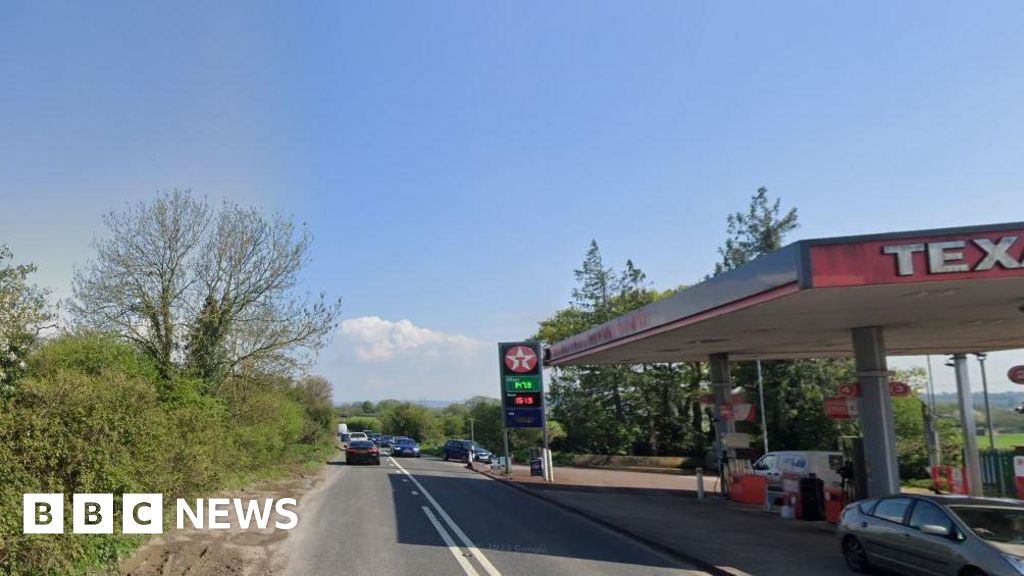 Newent: B4215 closed after two-vehicle crash - BBC News