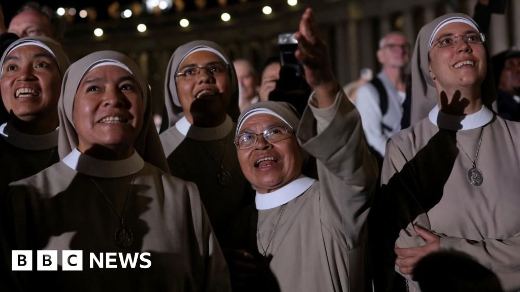 Watch: Black smoke emerges after first conclave ballot - BBC News