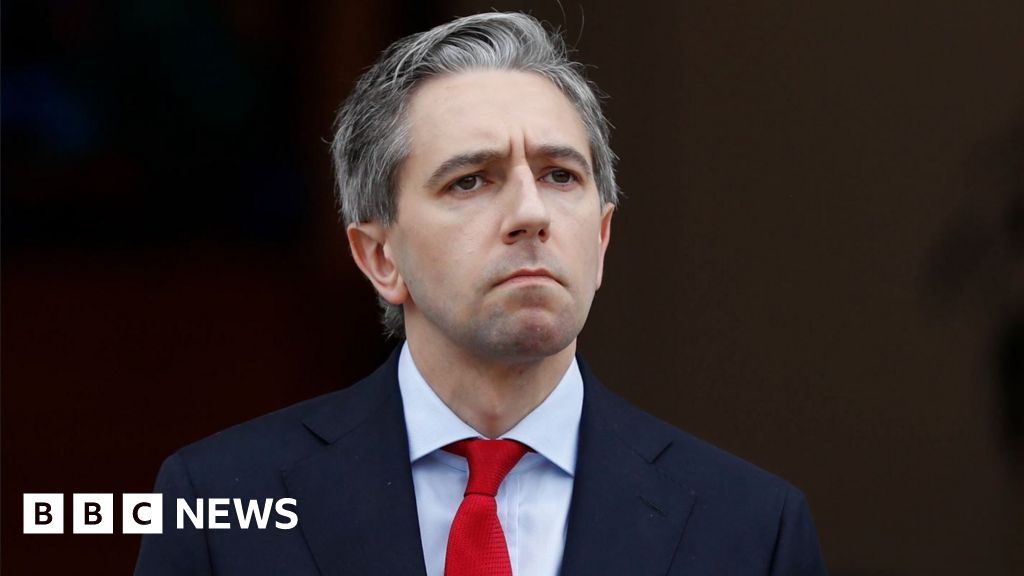 Irish PM Simon Harris formally recognises a Palestinian state - BBC News
