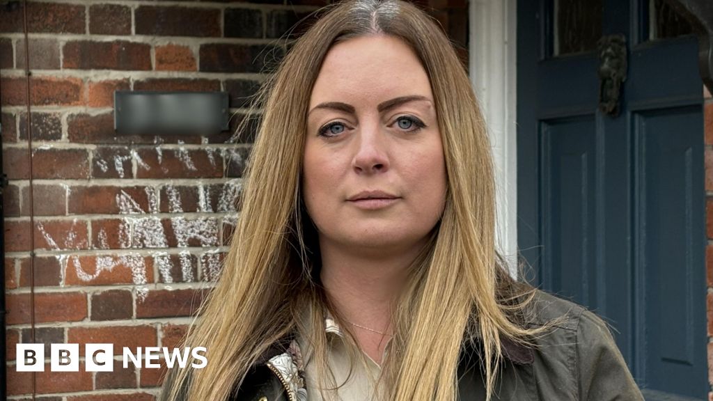 Stoke-on-Trent mum's 'absolute hell' over fire insurance claim - BBC News