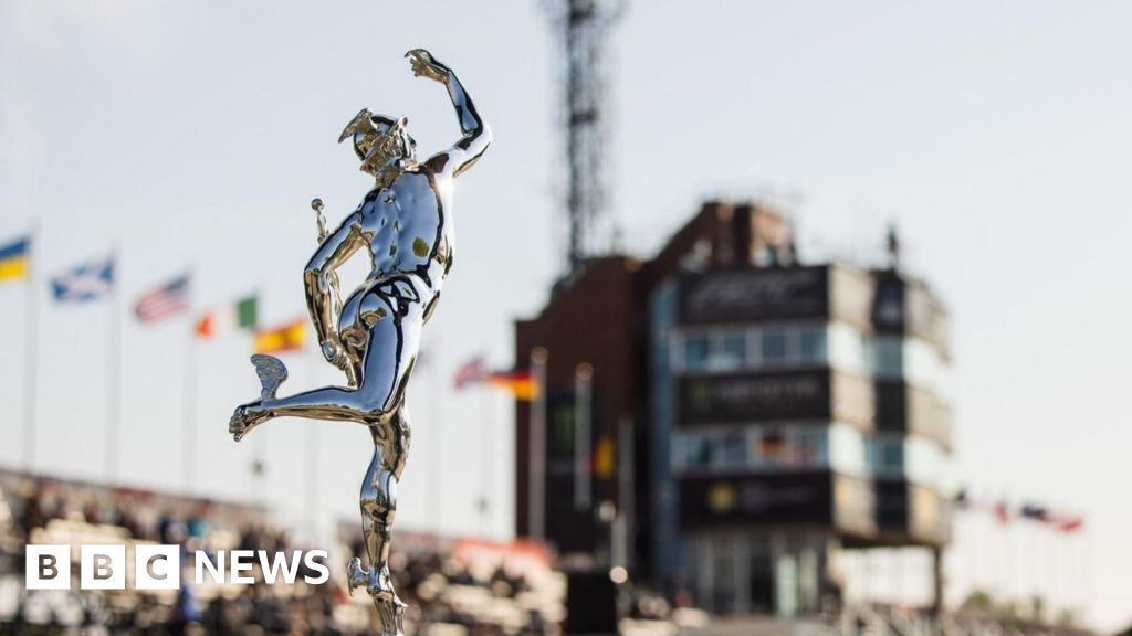 Isle of Man TT: Three reduced-lap races in Saturday TT schedule