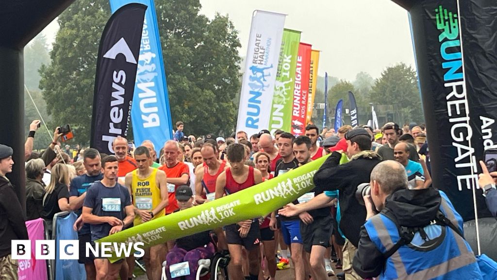 Reigate: Runners of all ages gather for annual day of races - BBC News