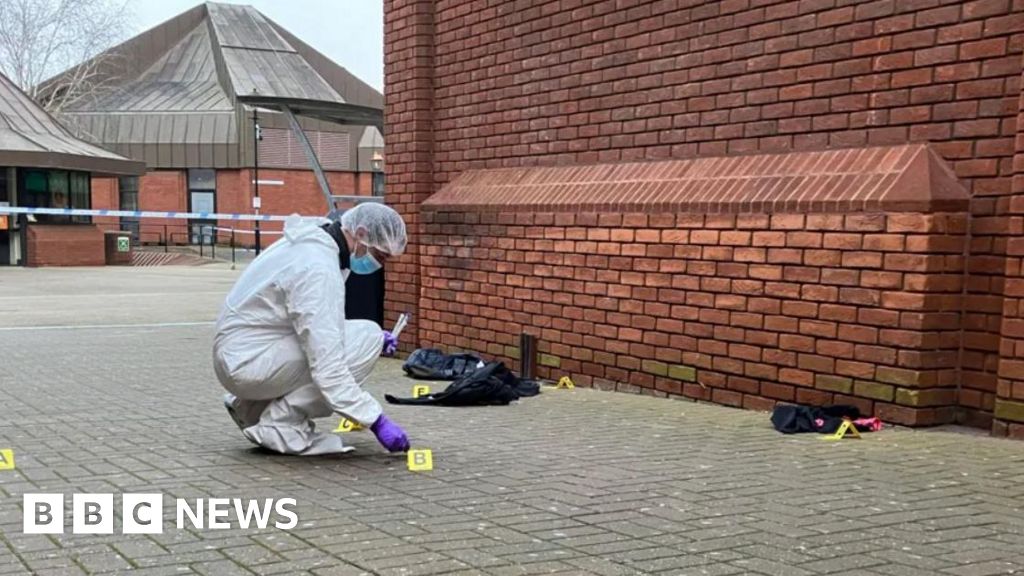 Redditch: Two arrested after man falls from roof - BBC News