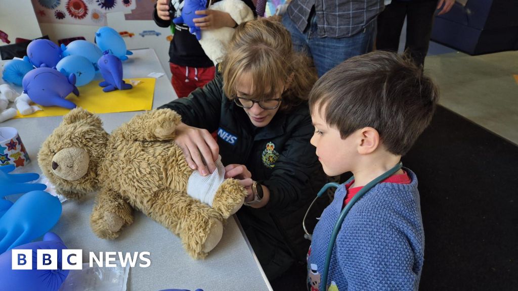 Teddy hospital aims to create positive memories - BBC News