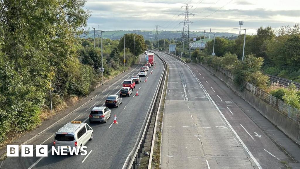 Sydenham Bypass: Delays on second weekend of roadworks - BBC News