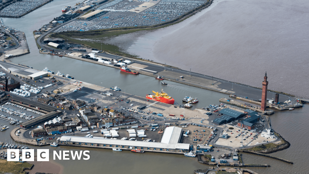 Grimsby residents asked for views on £20m investment plan - BBC News